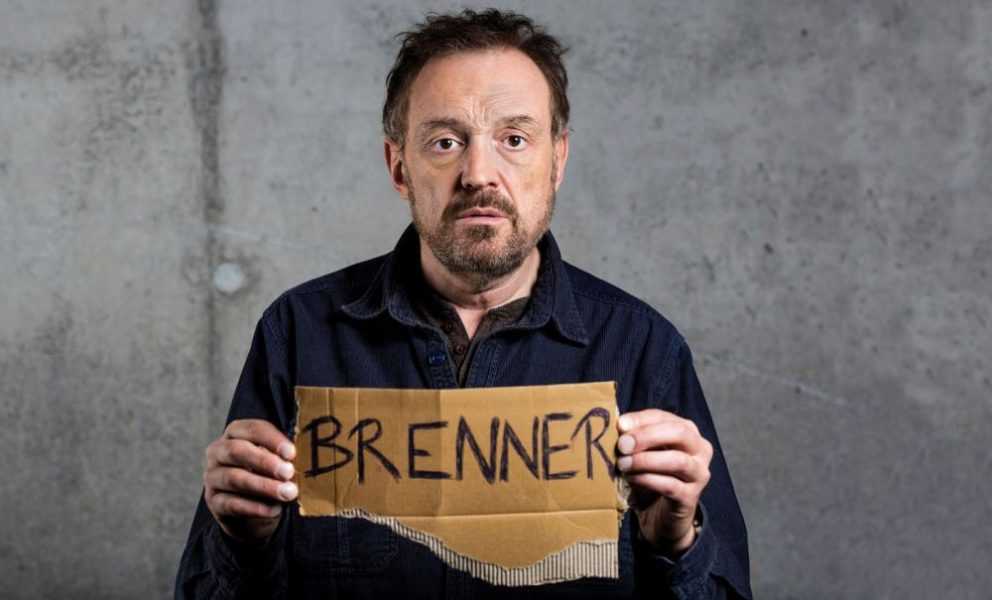 Rêveur et complètement largué, Brenner mène l'enquête - Milieu Hostile